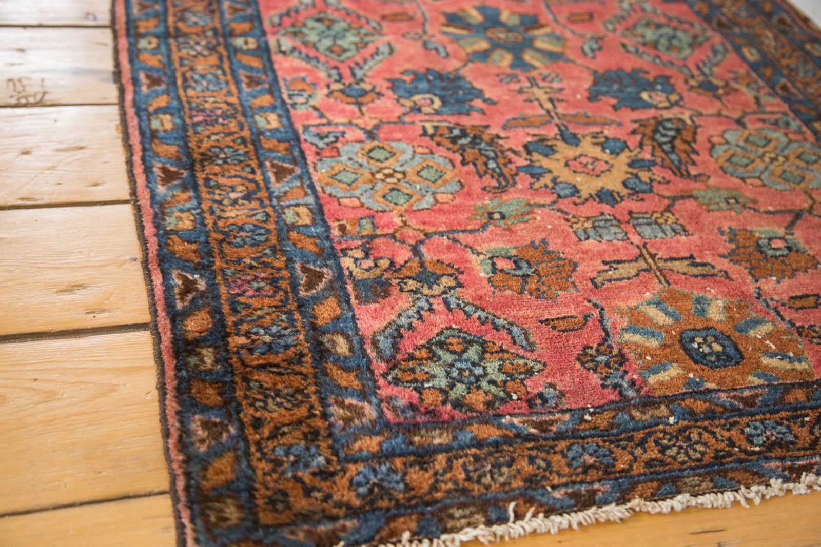2.5x4 Vintage Painted Lilihan Sarouk Rug