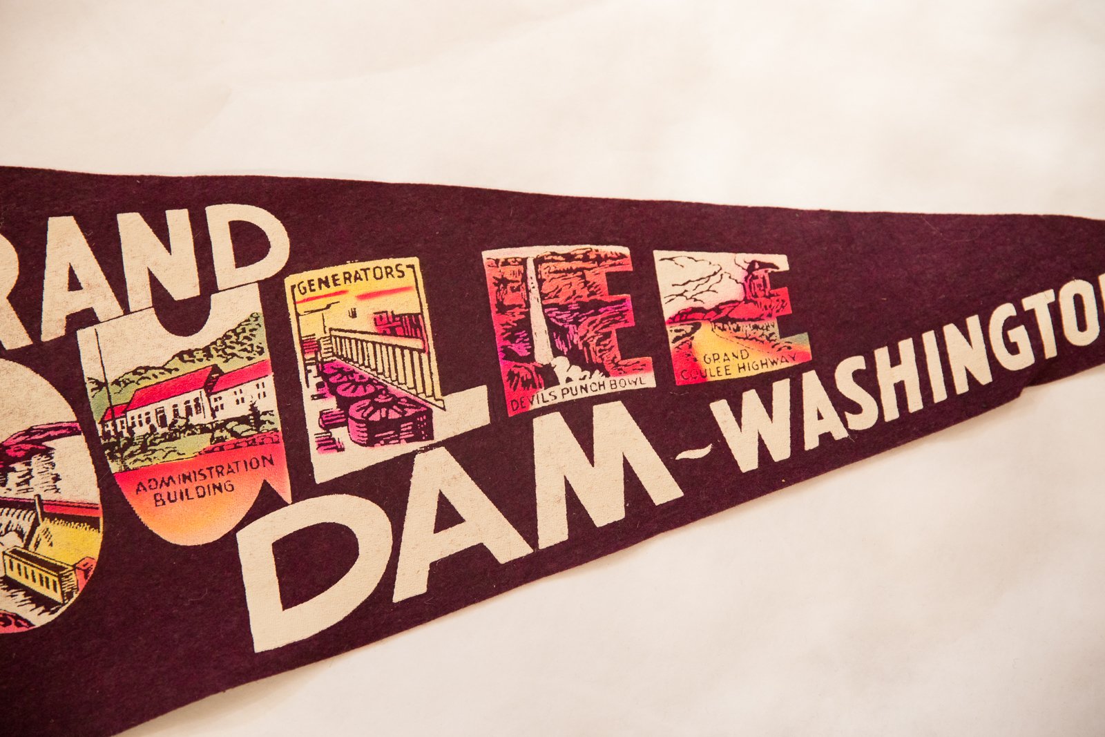 Vintage Grand Coulee Dam Washington Felt Flag Pennant