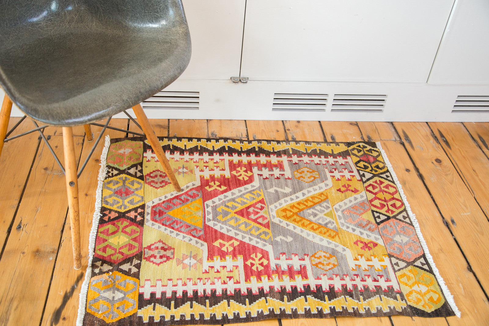 Vintage Kilim Turkish Rug 2'5" x 3'1" | circa 1990s