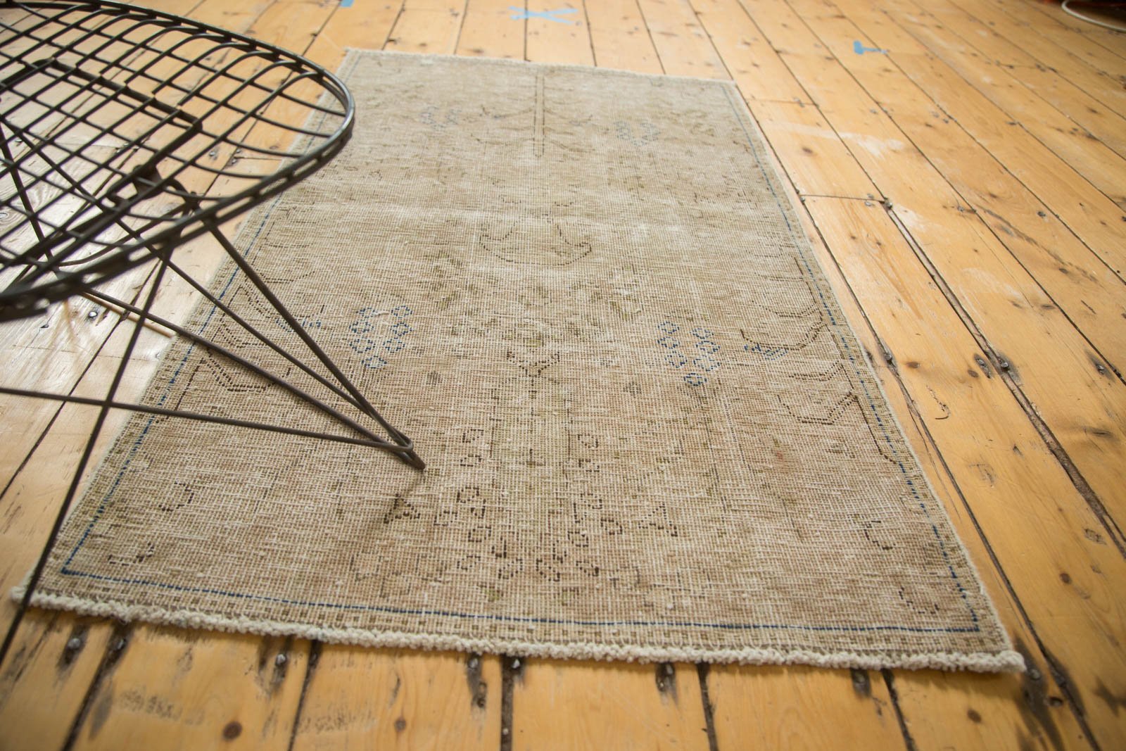 2.5x4.5 Vintage Distressed Meshed Rug
