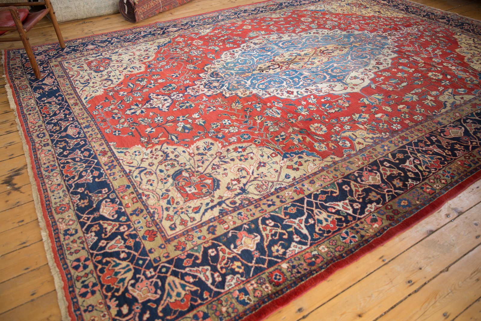 10.5x13.5 Vintage Distressed Laristan Carpet