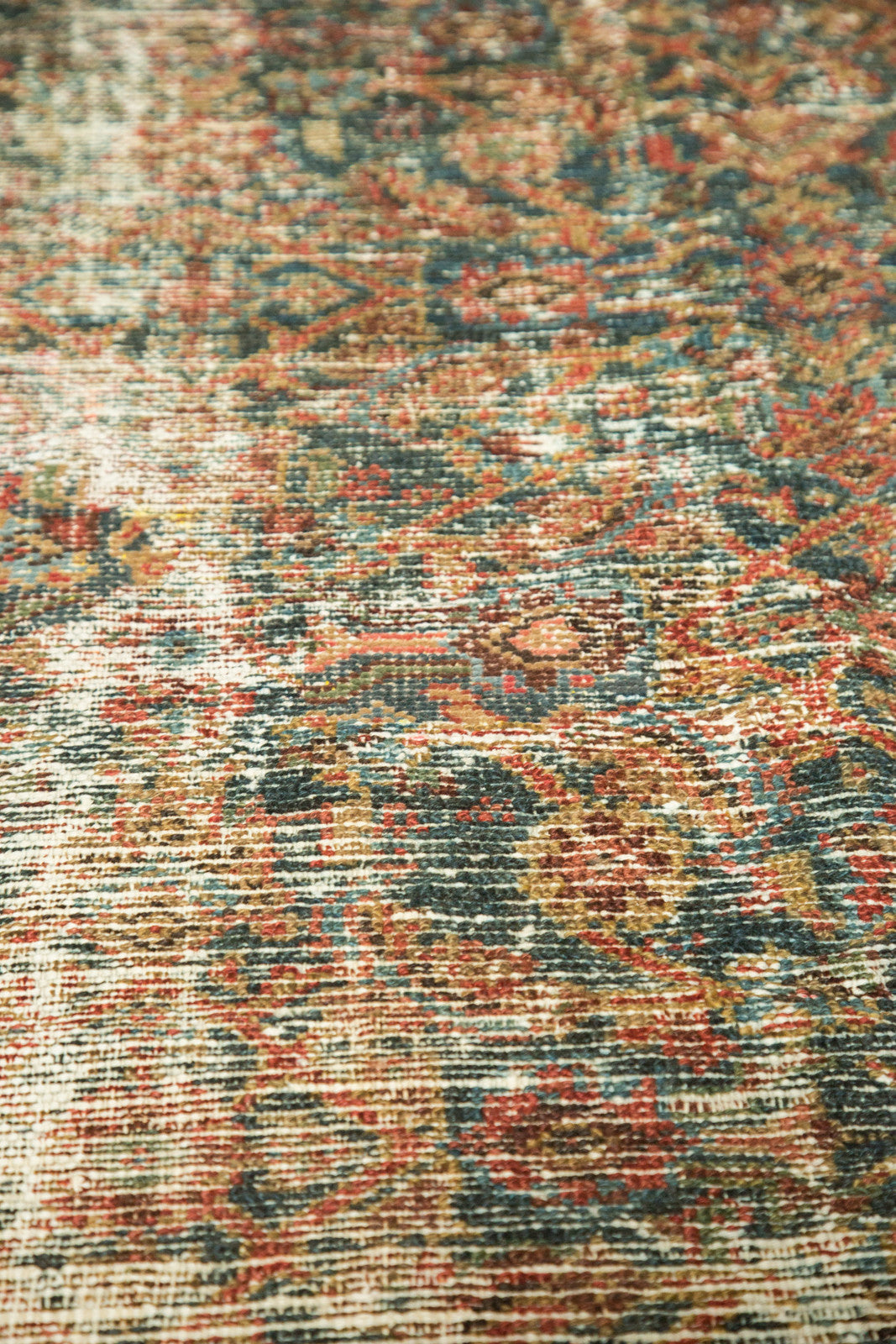 8x10 Distressed Mahal Carpet / ONH item sm001230